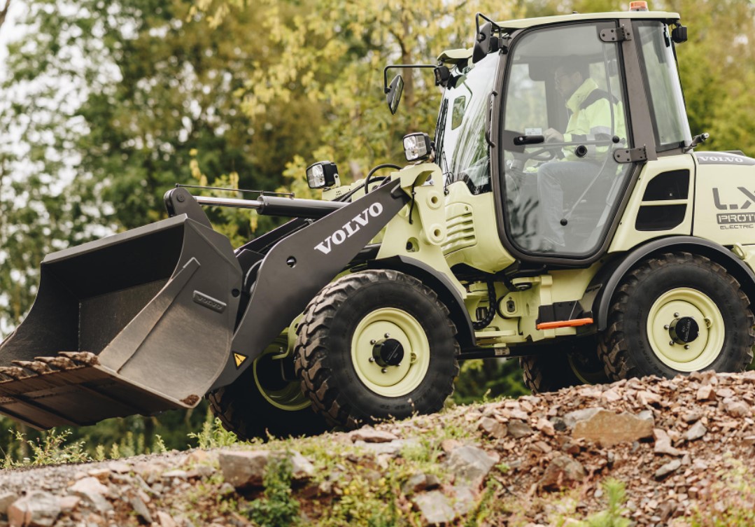 Should You Rent a Compact Loader For Your Landscaping Needs - Richannel