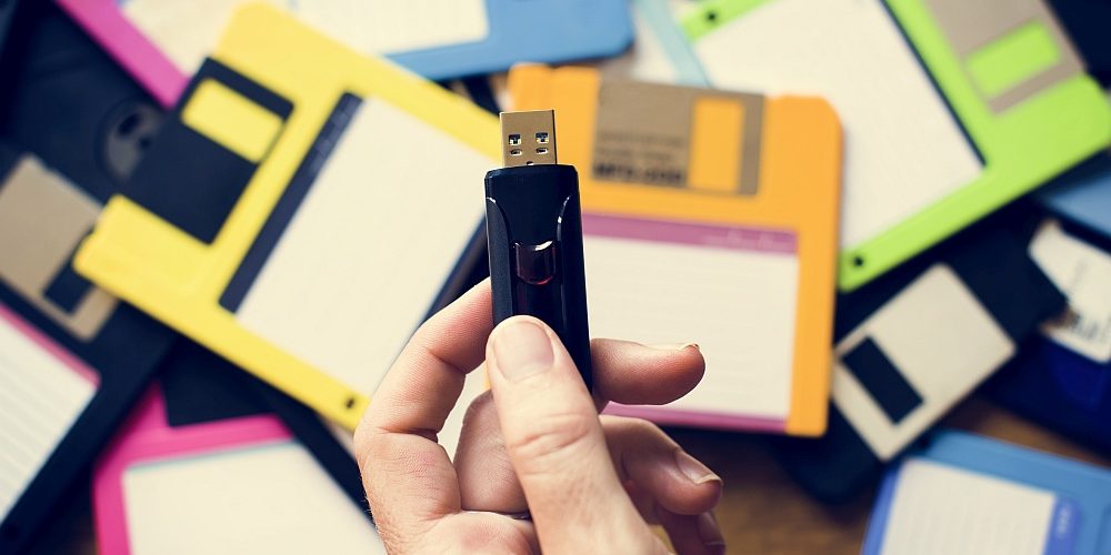 How to Recover Files from a Corrupt or Unresponsive USB Flash Drive ...