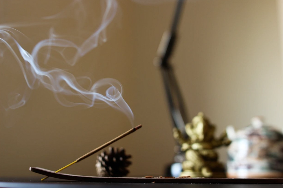6 Benefits of Using Palo Santo Incense Sticks - Richannel