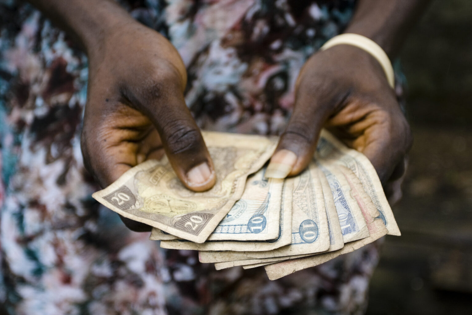 Do’s and Don’ts for Helping Others Financially - Richannel