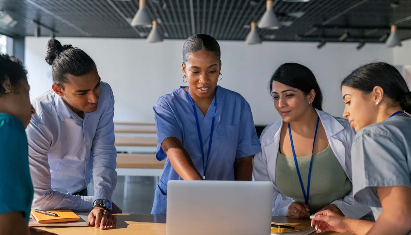 Nursing Leadership & Management Roles: A Guide - Richannel