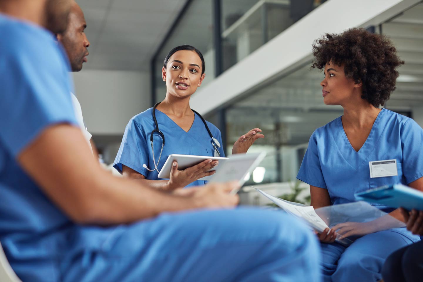 Nursing Leadership & Management Roles: A Guide - Richannel