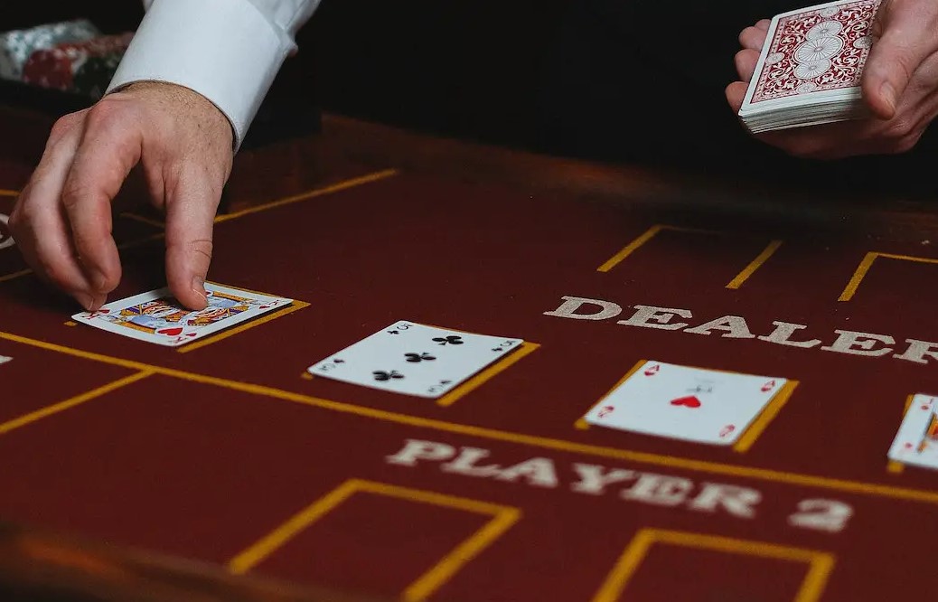 Live Dealer Games: Bridging the Gap Between Online and Land-Based ...