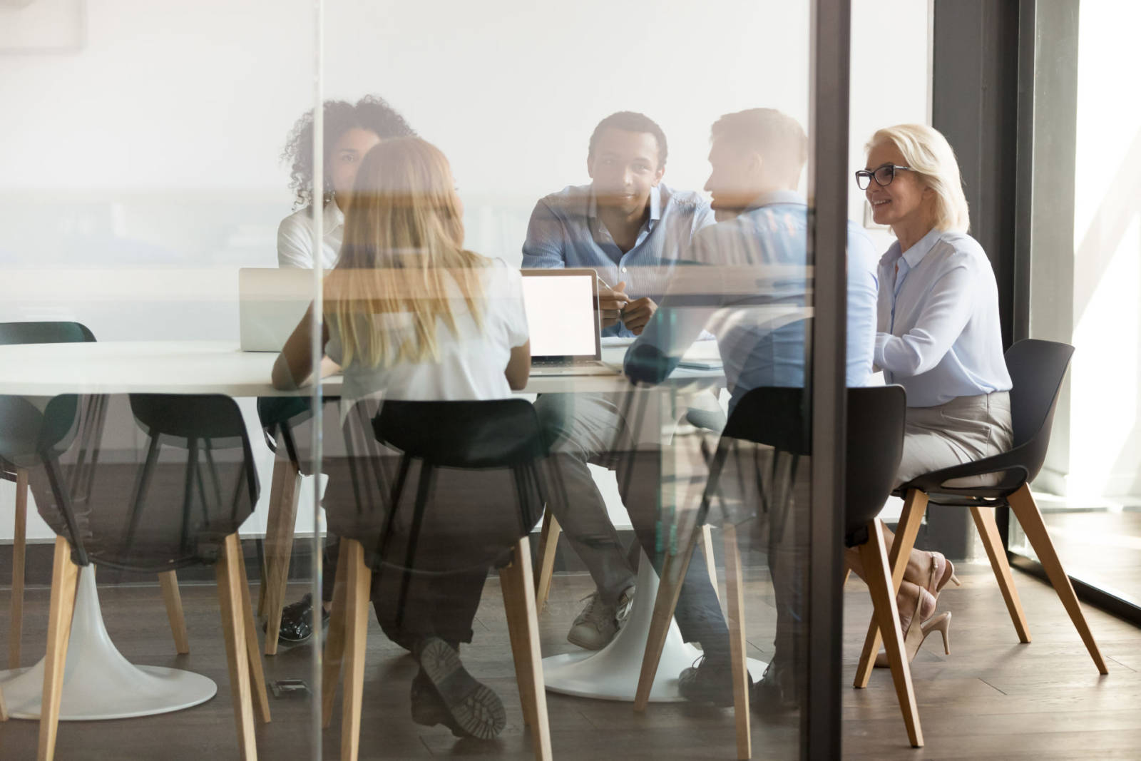 Collaboration and Communication in Glass Conference Rooms - Richannel
