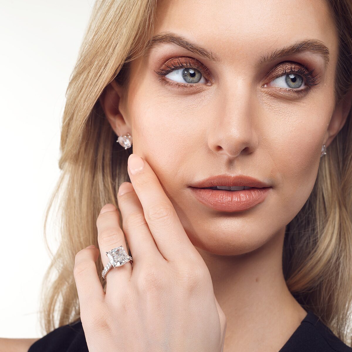 Comparing Princess Cut vs Cushion Cut Diamond Engagement Ring - Richannel