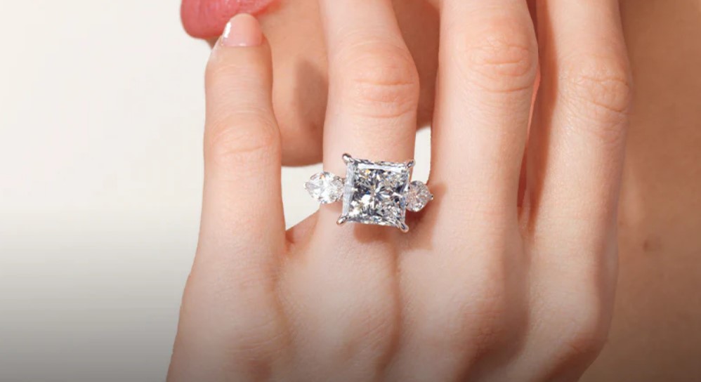 Comparing Princess Cut vs Cushion Cut Diamond Engagement Ring - Richannel